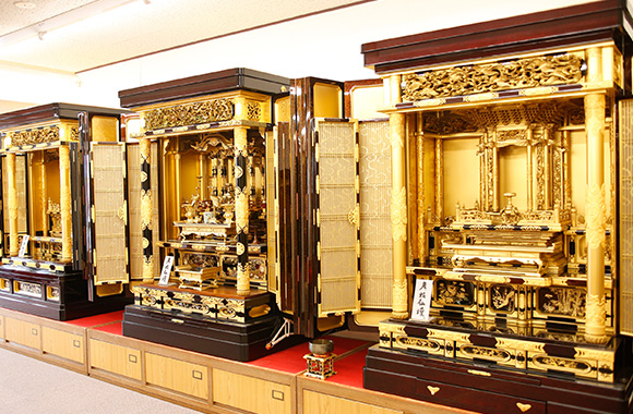 Hikone Buddhist altar make the most of gold gorgeous appearance